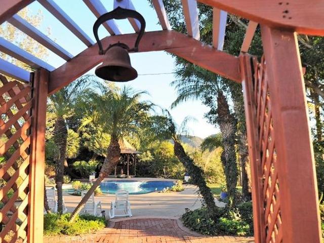 3730 Silverleaf Ln, Vista, CA 92084