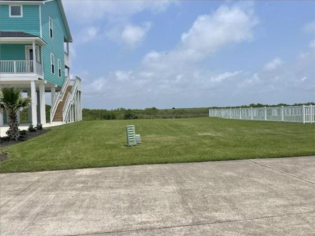 3731 Mendocino Dr, Galveston, TX 77554