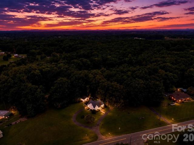 3732 Hickory Highway