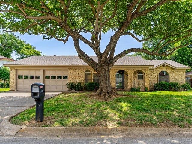 3732 Holland Dr, North Richland Hills, TX 76180