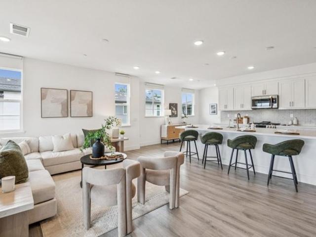373 Arc Ct, Hayward, CA 94544