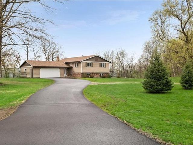 373 Krattley Ln, Hudson, WI 54016