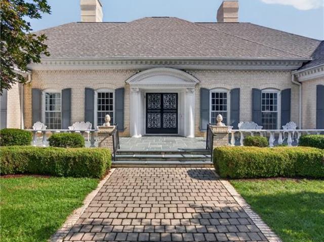 373 Lawrelyn Drive