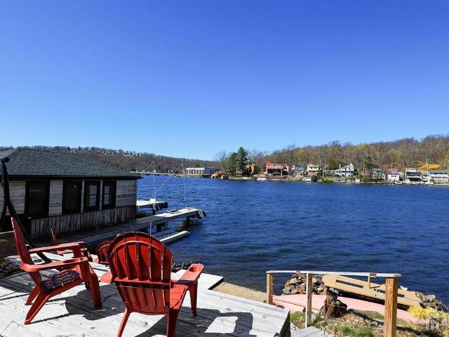373 Lakeside Boulevard