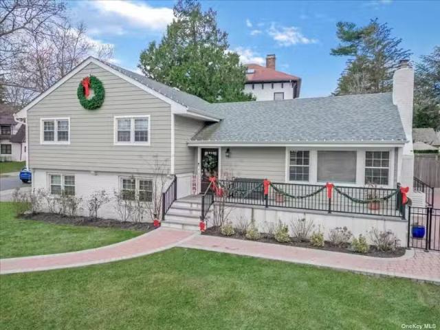 373 MANOR RD, LITTLE NECK, NY 11363 Single Family Residence Fo.