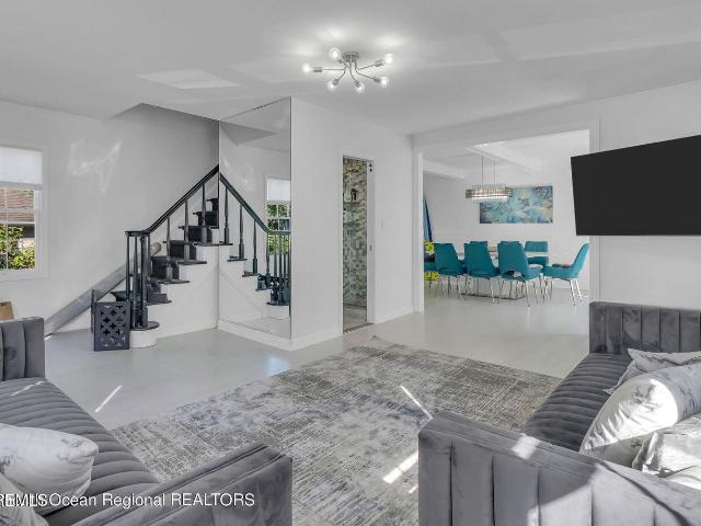 373 W Park Avenue