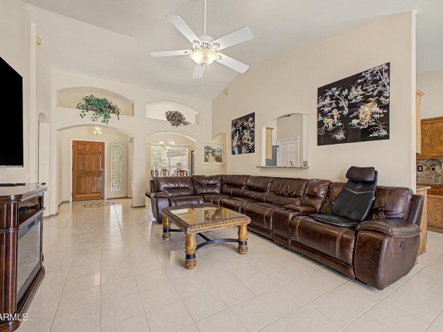 373 w primoroso drive