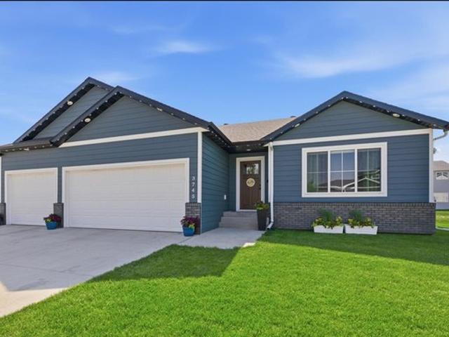 3745 Merrifield Dr S, Fargo, ND 58104
