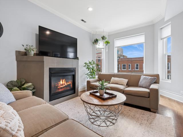 3745 N Wilton Ave, Unit 2, Chicago, IL 60613 | Compass