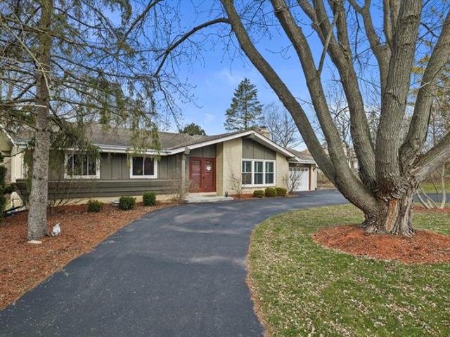 3745 Pilgrim Rd, Brookfield, WI 53005