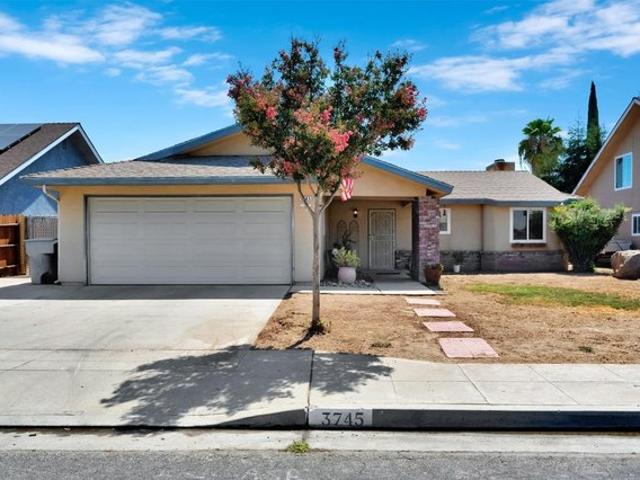 3745 Sunnyside Ave, Clovis, CA 93611