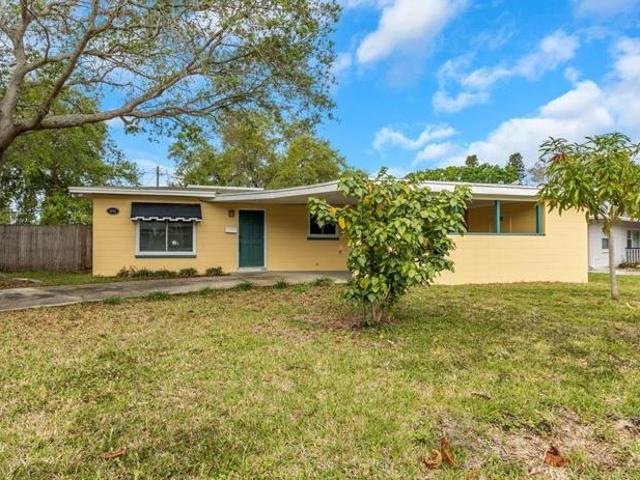 3746 Overlook Dr NE, Saint Petersburg, FL 33703