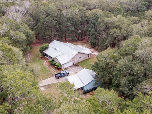 3746 County Highway 3280, Freeport, FL 32439