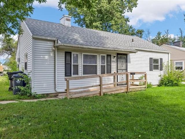 3746 Kencrest Dr NE, Cedar Rapids, IA 52402