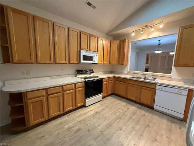 3748 Cainhoy LN