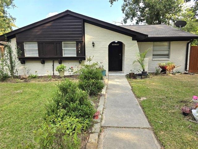 3748 Pin Oak Dr, Conroe, TX 77301