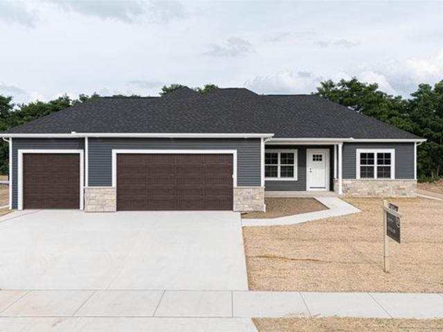 3740 N Woodbury Ln, Janesville, WI 53545