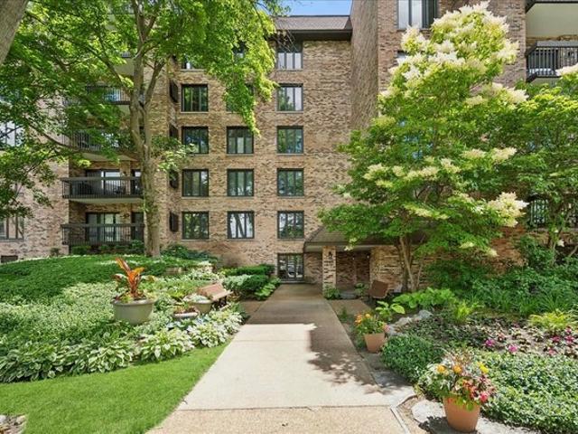 3741 Mission Hills Rd Apt 201, Northbrook, IL 60062