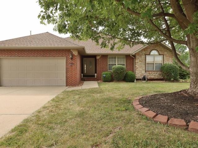 3741 N Oak Point Ave, Springfield, MO 65803