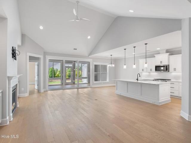 3741 Canary Ln, Southport, NC 28461