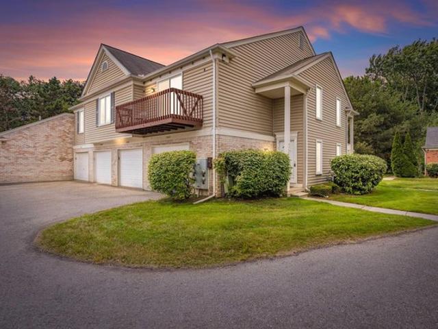37427 Stonegate Cir, Clinton Township, MI 48036
