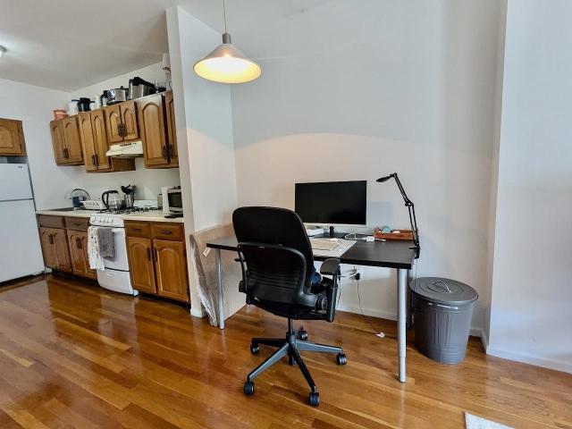 374 2Nd St # 4