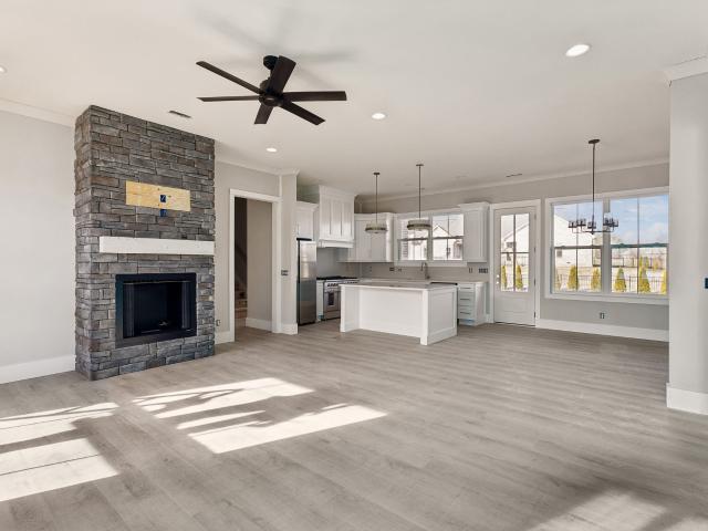 374 Chestnut Oak Avenue