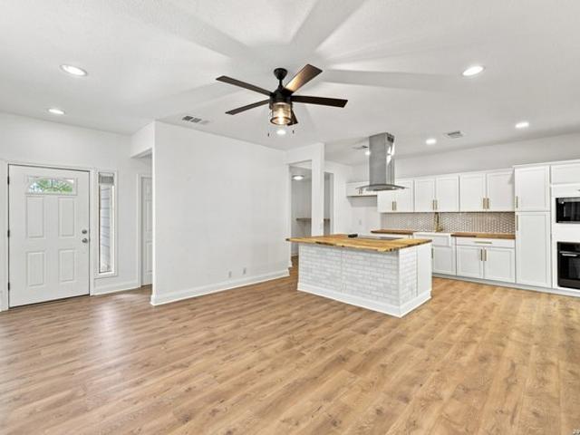 374 Cypressway Dr, San Antonio, TX 78245
