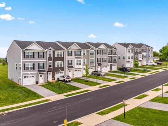 374 Avon Dr, Red Lion, PA 17356
