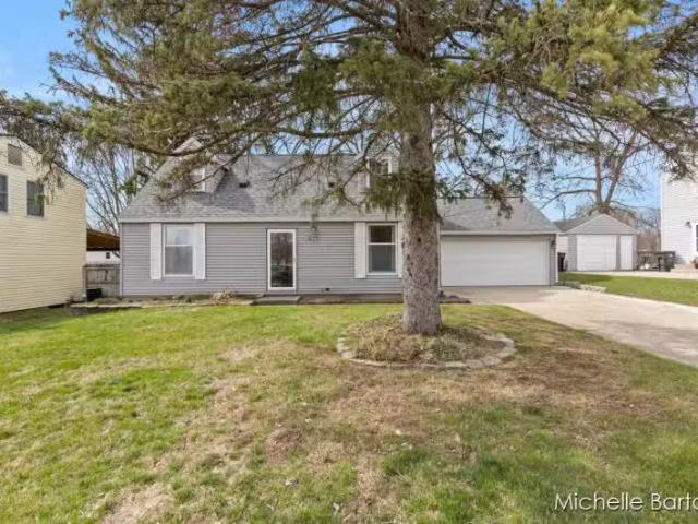 374 Brandywyne Dr NW, Comstock Park, MI 49321 MLS 25015058