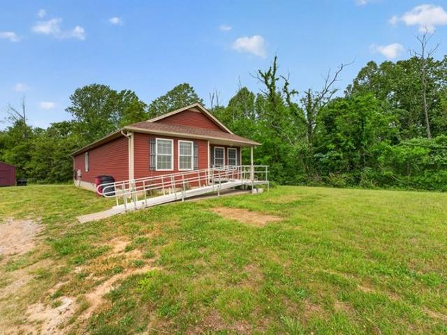 374 Douglas Ln, Lafayette, TN 37083