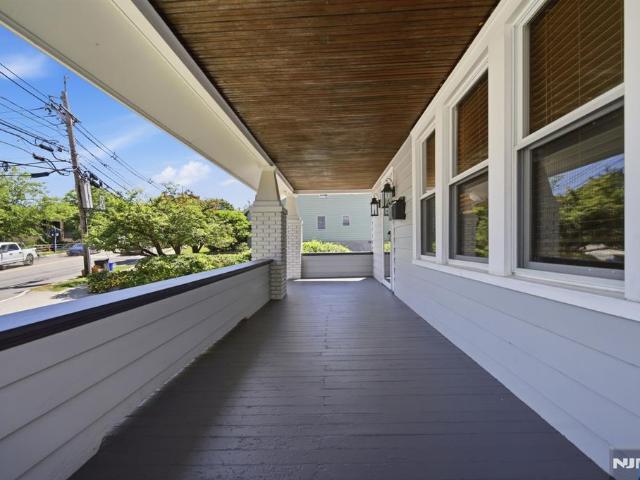 374 Diamond Bridge Avenue
