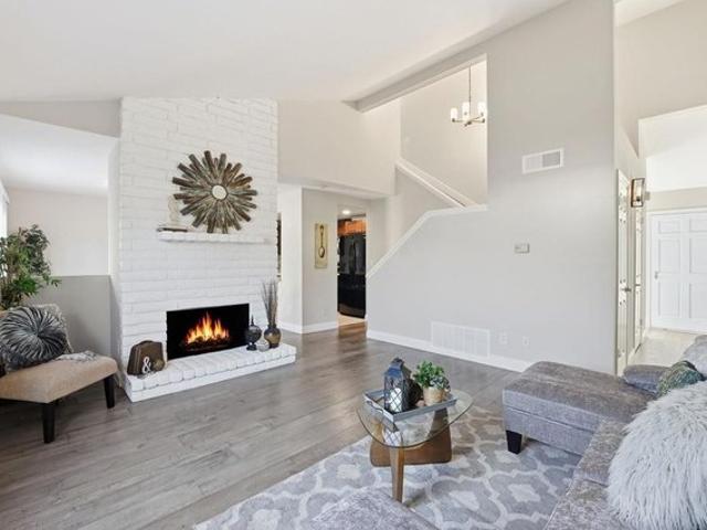 374 Forest Pl, Vista, CA 92083