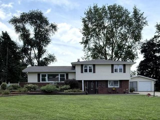 374 Kenwick Dr, Galesburg, IL 61401
