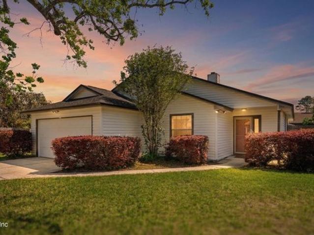 374 Hickory Hollow Dr N, Jacksonville, FL 32225
