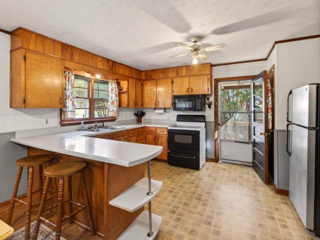 374 locust ln