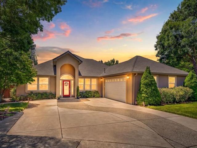 374 Leandra Ln, Eagle Point, OR 97524