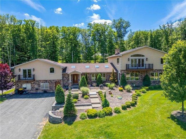 374 Packer Dr, Packer Township, PA 18255