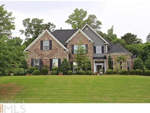 374 Persimmon Dr, Sharpsburg, GA 30277