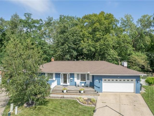 374 Woodlawn Reserve Rd, Akron, OH 44305