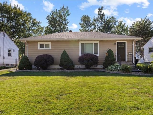 374 White Oak Dr, Elyria, OH 44035