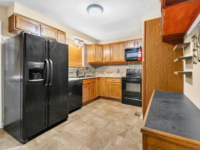 374 Treeland Dr, Clarksville, TN 37040