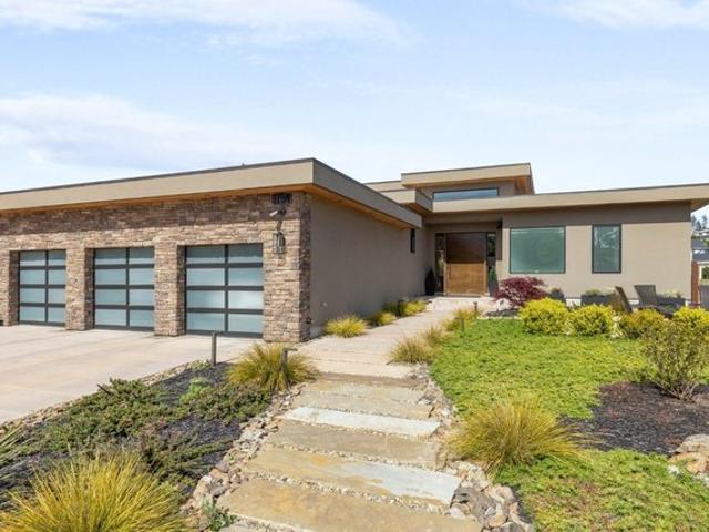 3754 Saint Andrews Dr, Santa Rosa, CA 95403