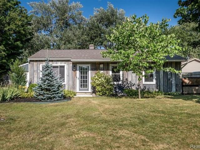 3755 Coleport St, Lake Orion, MI 48359
