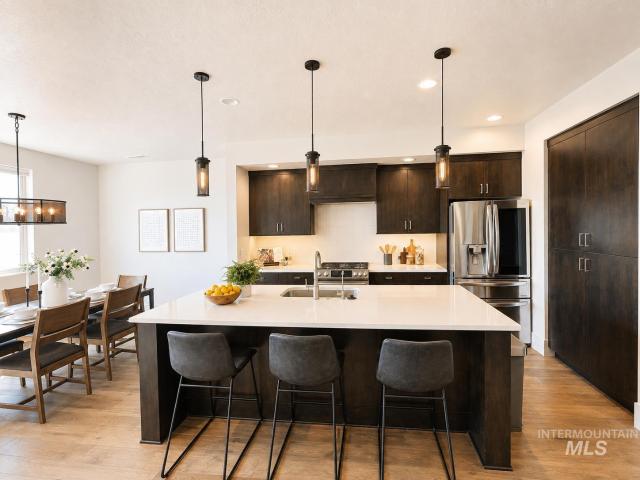 3755 E Parkcenter
