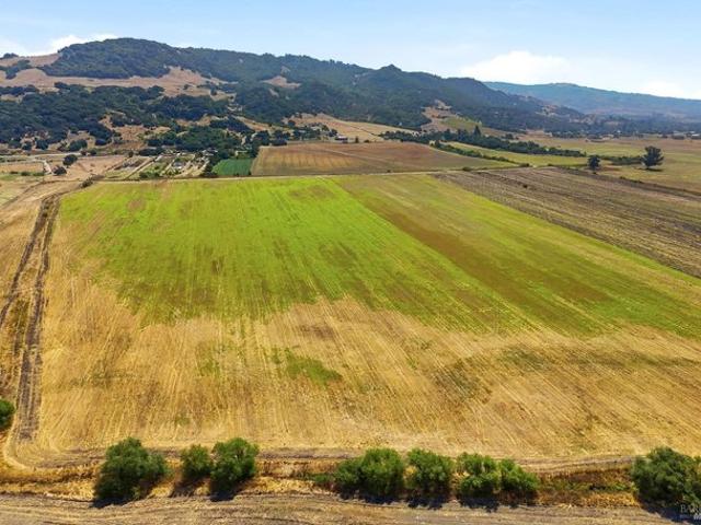 3755 SE Petaluma Hill Rd, Santa Rosa, CA 95472