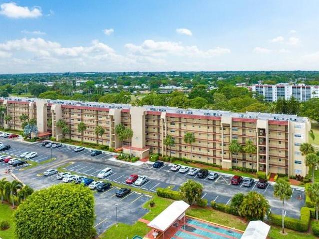3755 Via Poinciana #216, Lake Worth, FL 33467