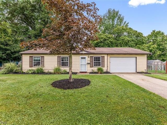 3756 Charring Cross Dr, Stow, OH 44224