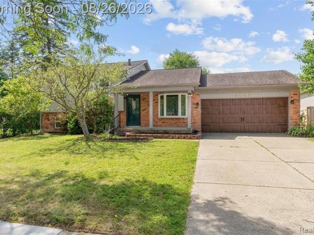 3757 Oxley Dr, Troy, MI 48083