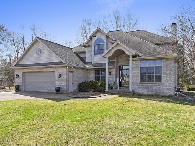 3757 Woodland Rd, Green Bay, WI 54313